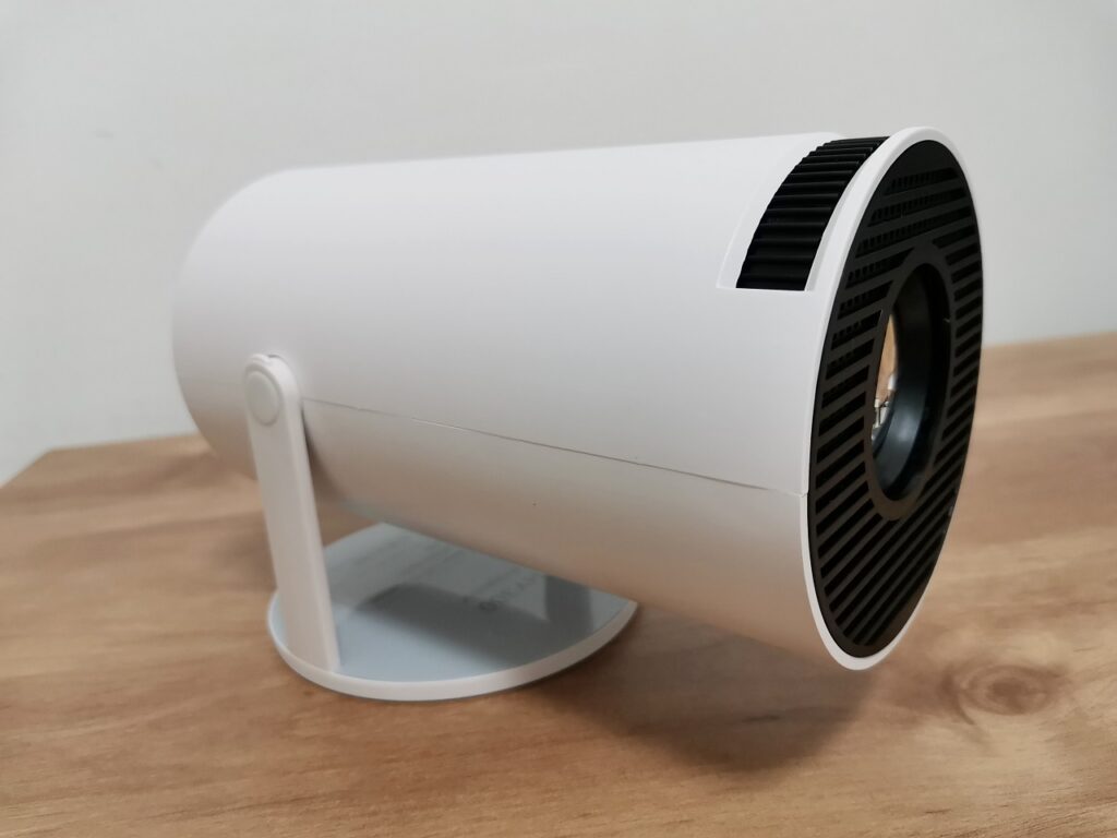 Magcubic HY300 $47 Portable LED Android Projector: Should you buy it?